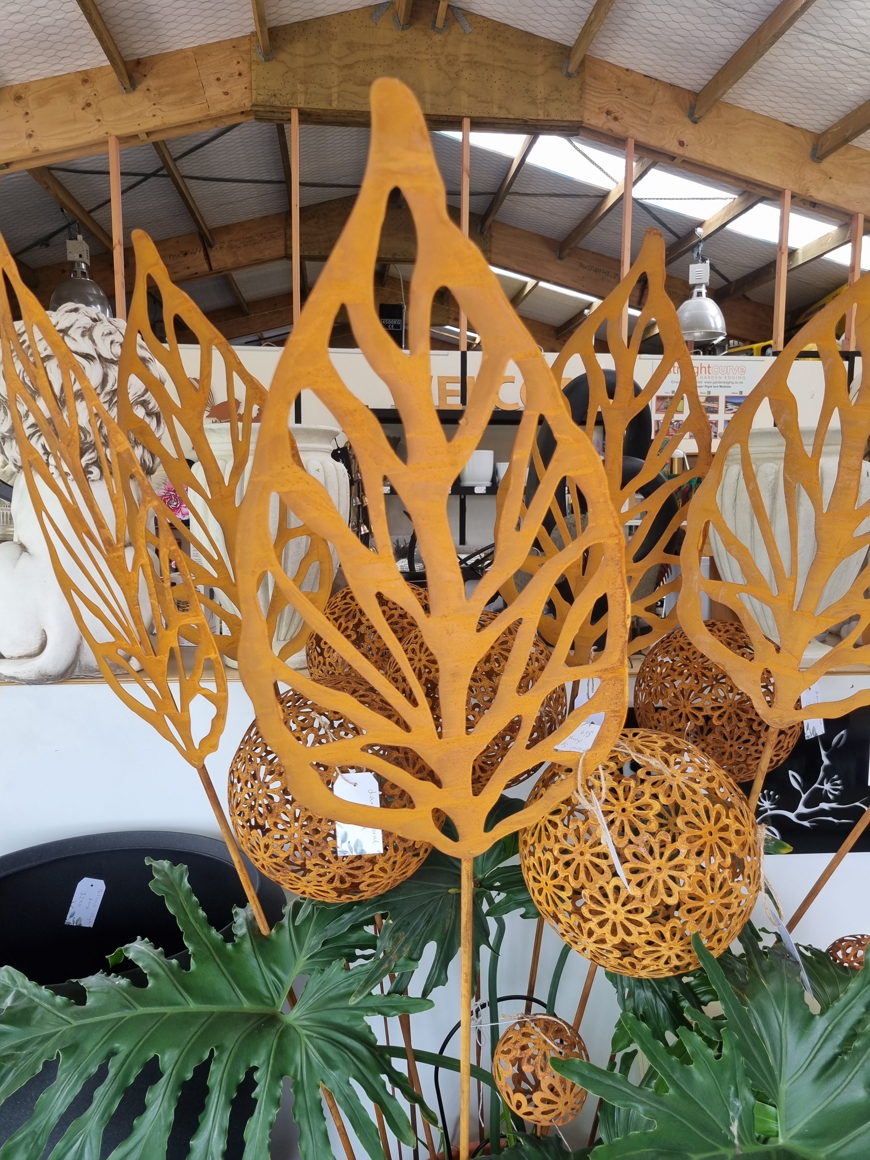 Rustic Palm Leaf Stake - Large – oasisgardennz